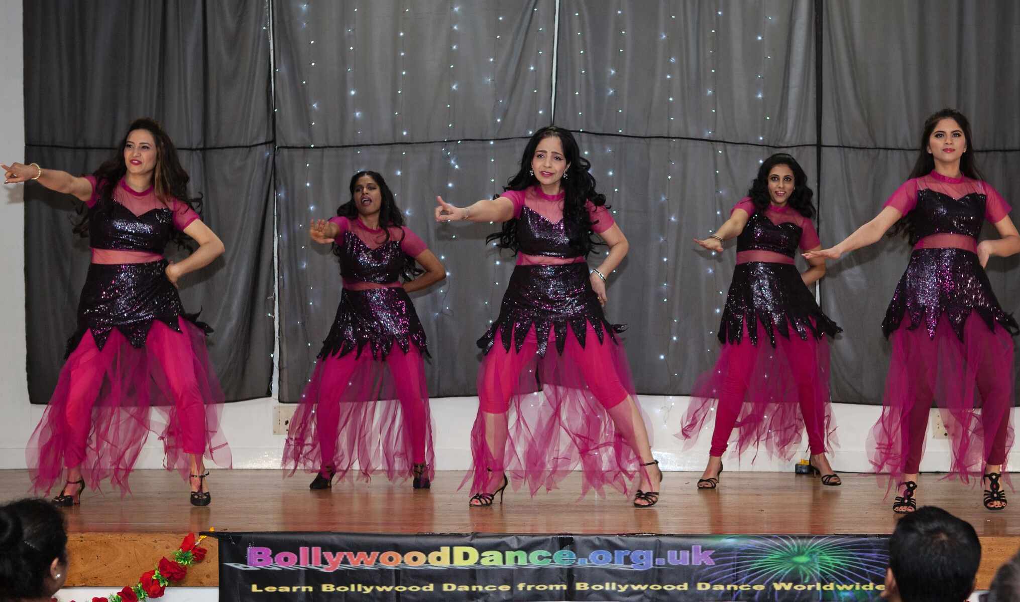 Bollywood Dance Worldwide - Learn Bollywood Dance In Reading Berkshire